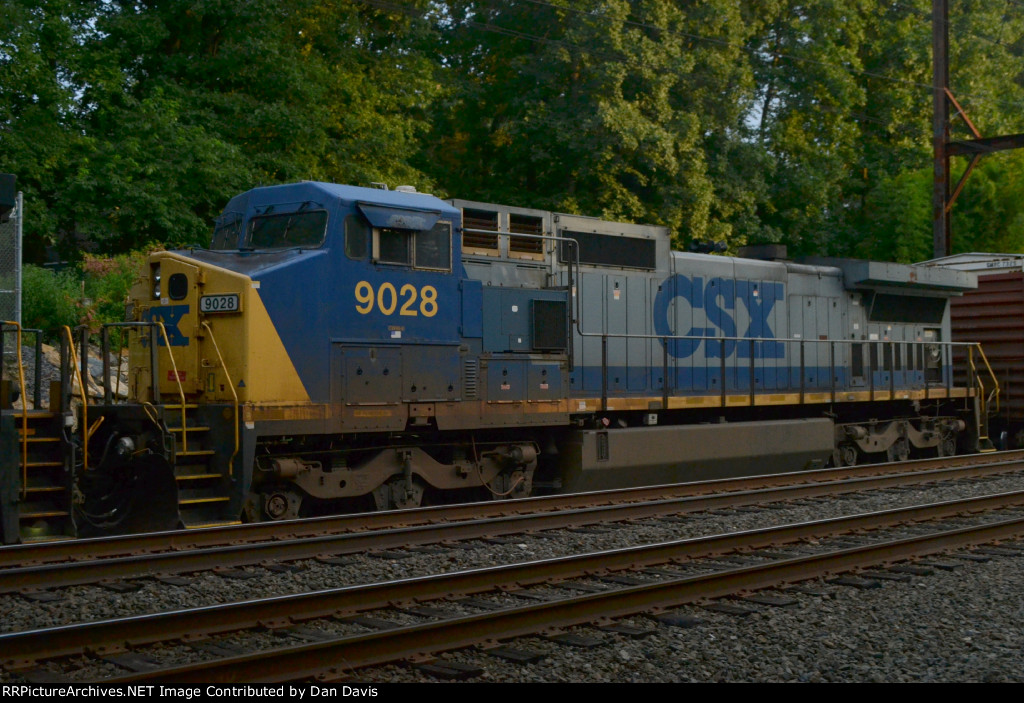 CSX C40-9W 9028 trails third out on K041-06